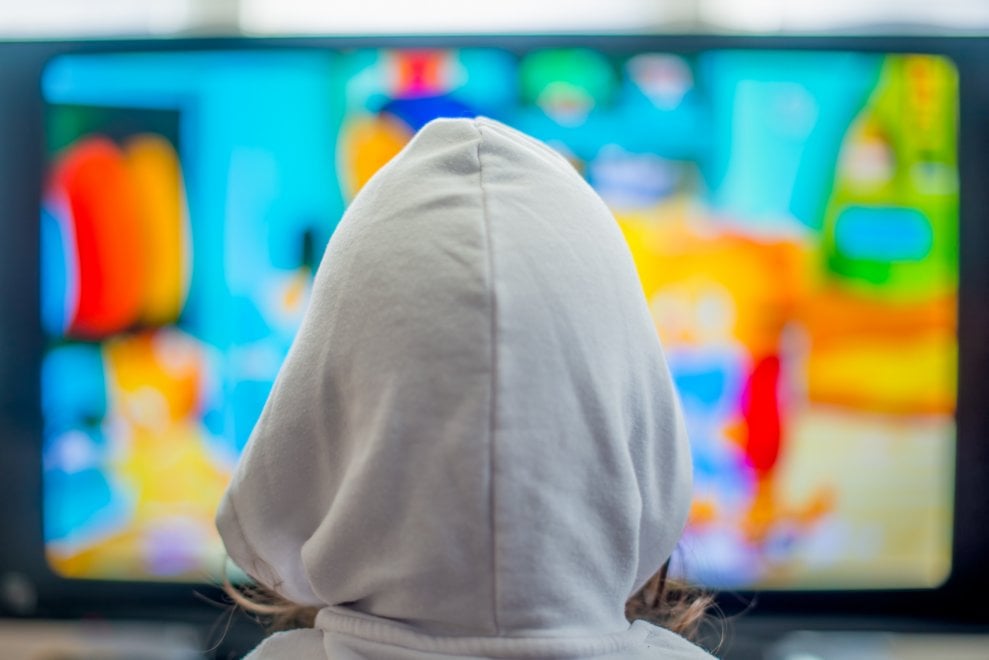 How your child's screen time really stacks up against outdoor play ...